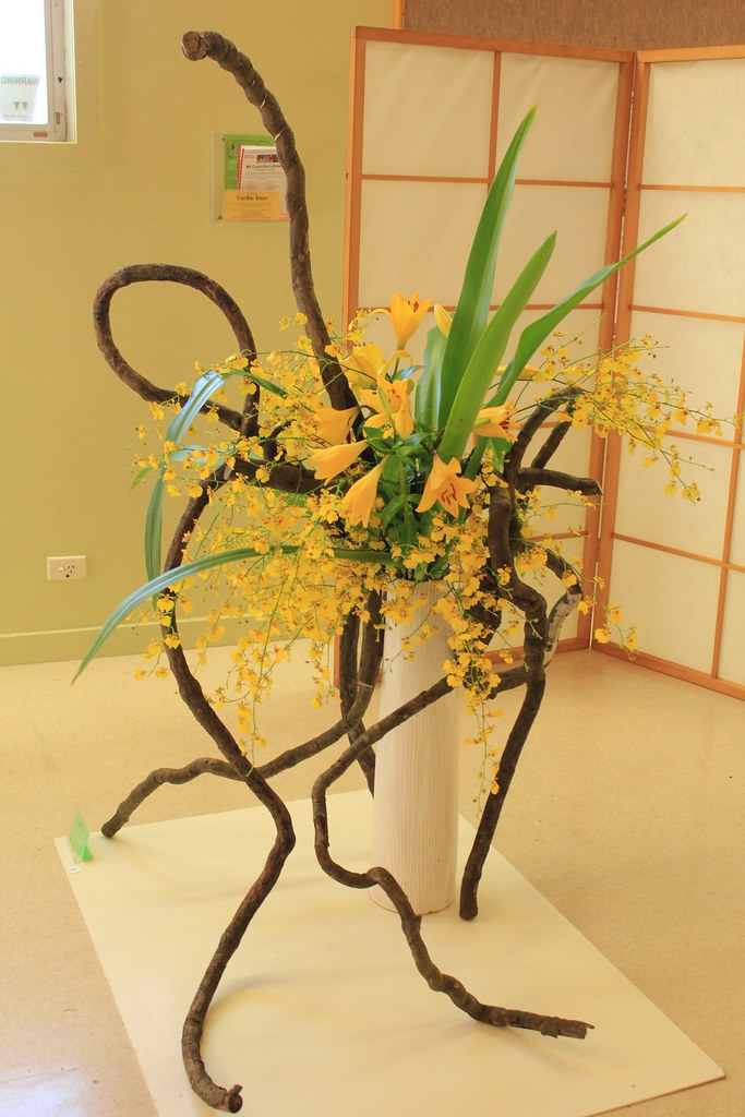 Ikebana arrangement, Sogetsu school | At an exhibition put o… | Flickr