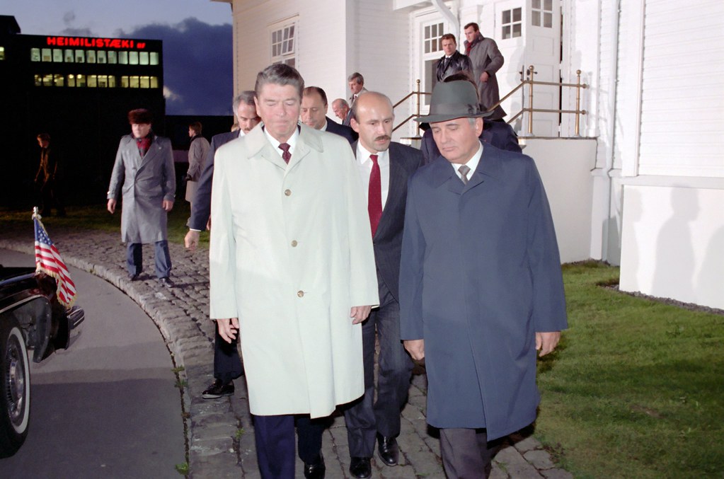 Reagan & Gorbachev Depart | U.S. President Reagan and Soviet… | Flickr