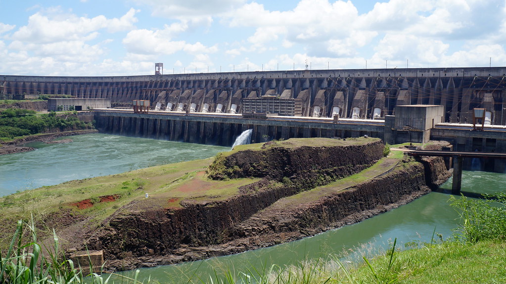 Barragem de Itaipu | Itaipu dam and hydroelectric plant. Foz… | Flickr