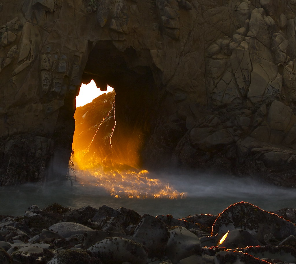 Fire Hole ! | Arch Rock, Pfeiffer Beach, Big Sur, California… | Flickr