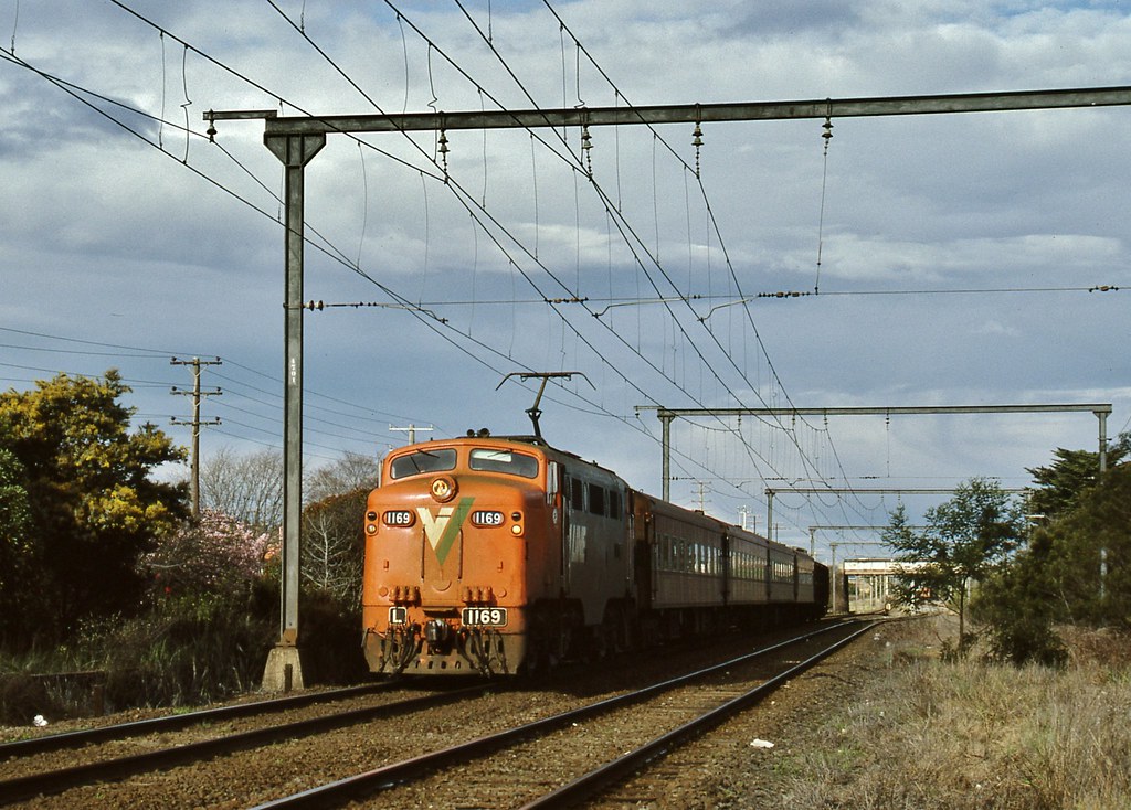 L1169 | L1169 brings the afternoon 'Gippslander" into Morwel… | Flickr