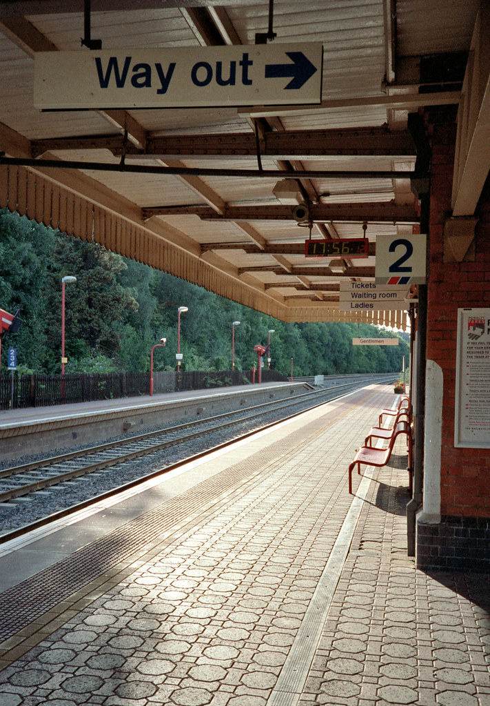 Pangbourne station (5), 1995 | Blue-pelican-railway | Flickr